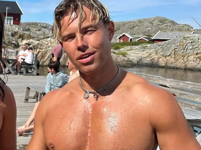 Swedish Singer Andreas Wijk Comes out to Mom and Dad in Emotional Song ...