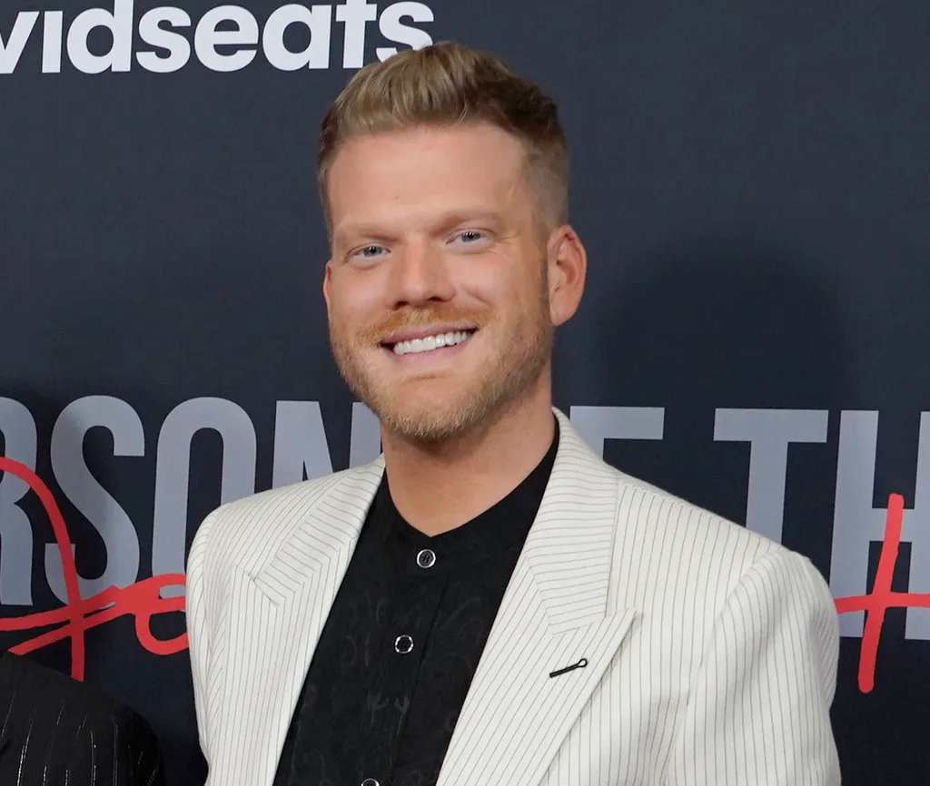Scott Hoying of Pentatonix Celebrates Love, Goes Solo with Seven-Track ...