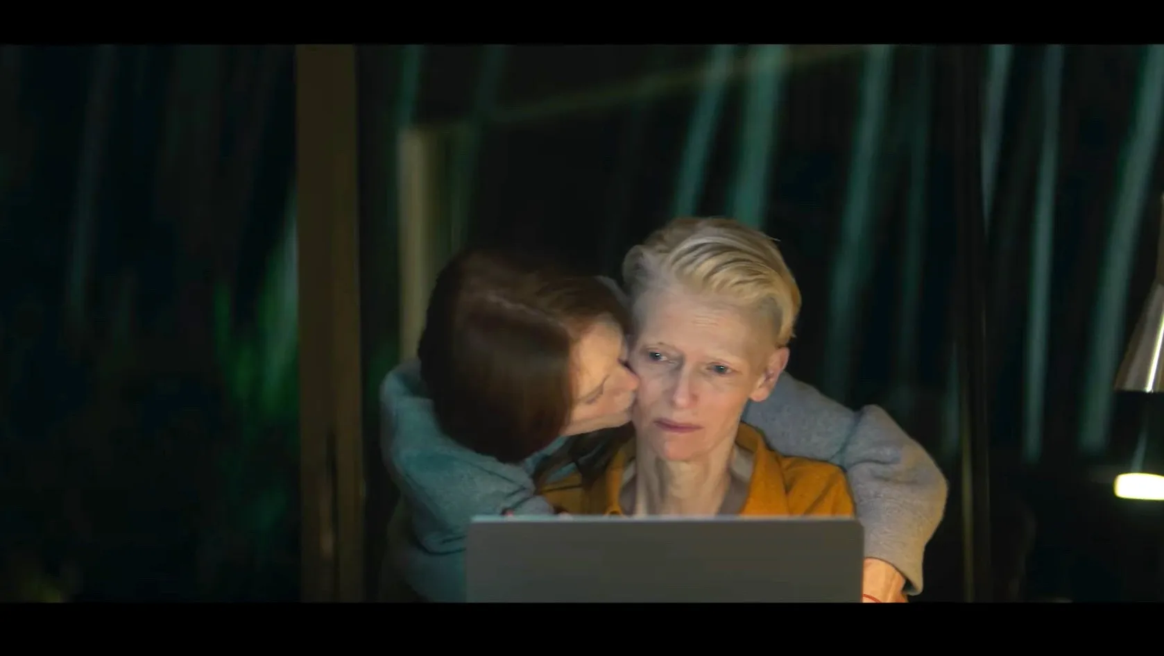 Watch: Julianne Moore and Tilda Swinton Star in First Trailer for Pedro Almodóvar's 'The Room ...