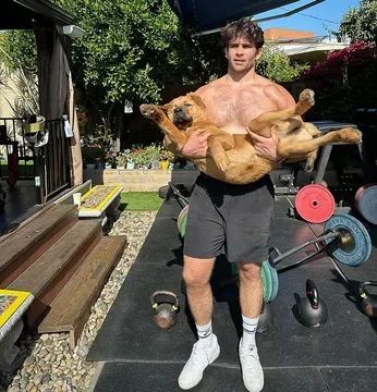 With Thirsty Fitness Update & Six-Pack Abs, Podcaster Hasan Piker ...