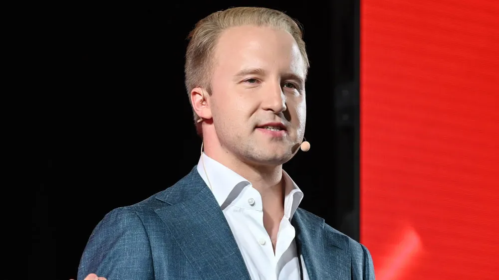 EDGE Interview: William Hanson – the Etiquette Expert on 'Red, White ...