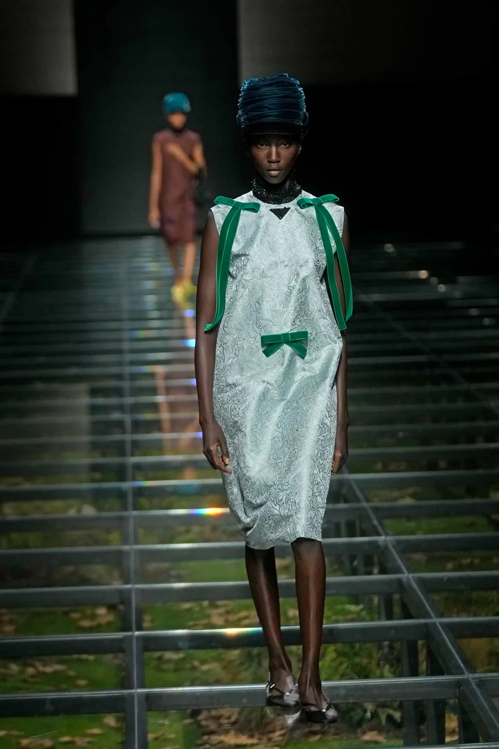 Prada Gives New Meaning to Bows and Aprons, Historic Elements of Women ...
