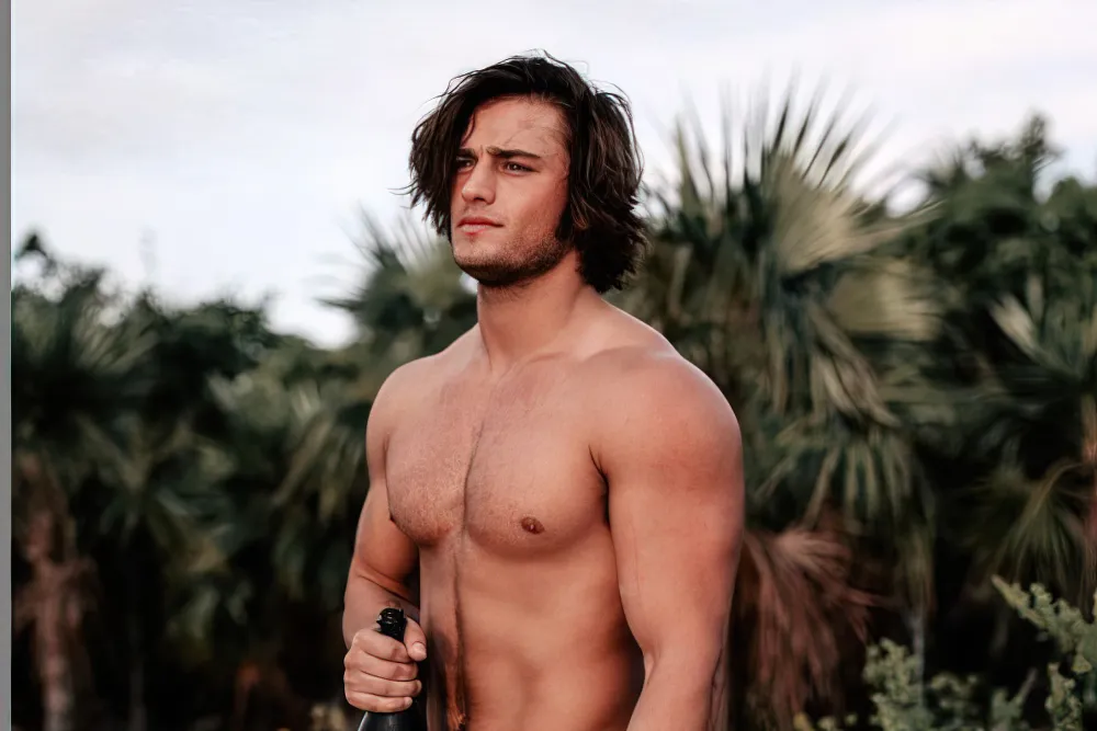 Bryant Wood – 'The Circle' Star & New Age Hunk – Sees Sexy Pics Go ...