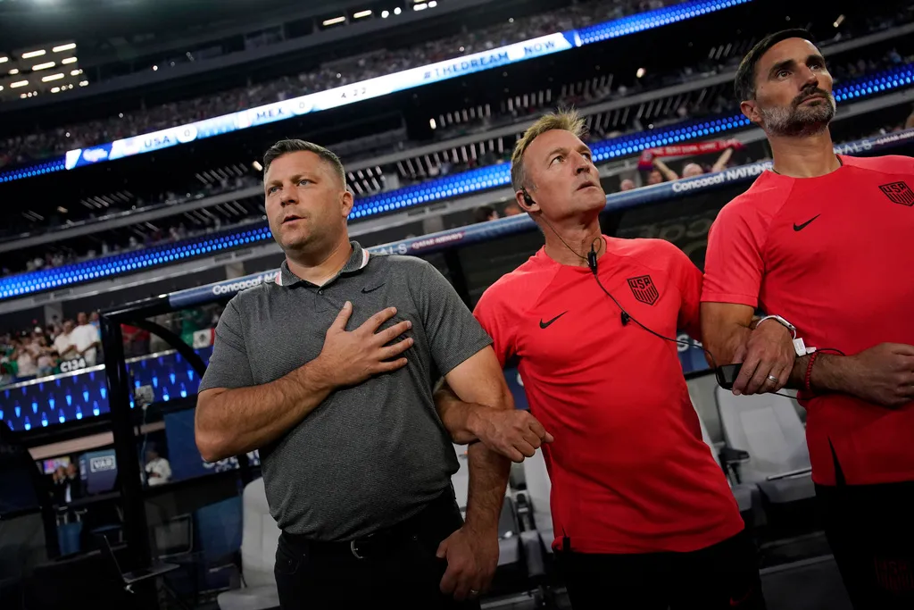 US 3-0 Win over Mexico Cut Short by Homophobic Chants on Night of 4 Red ...
